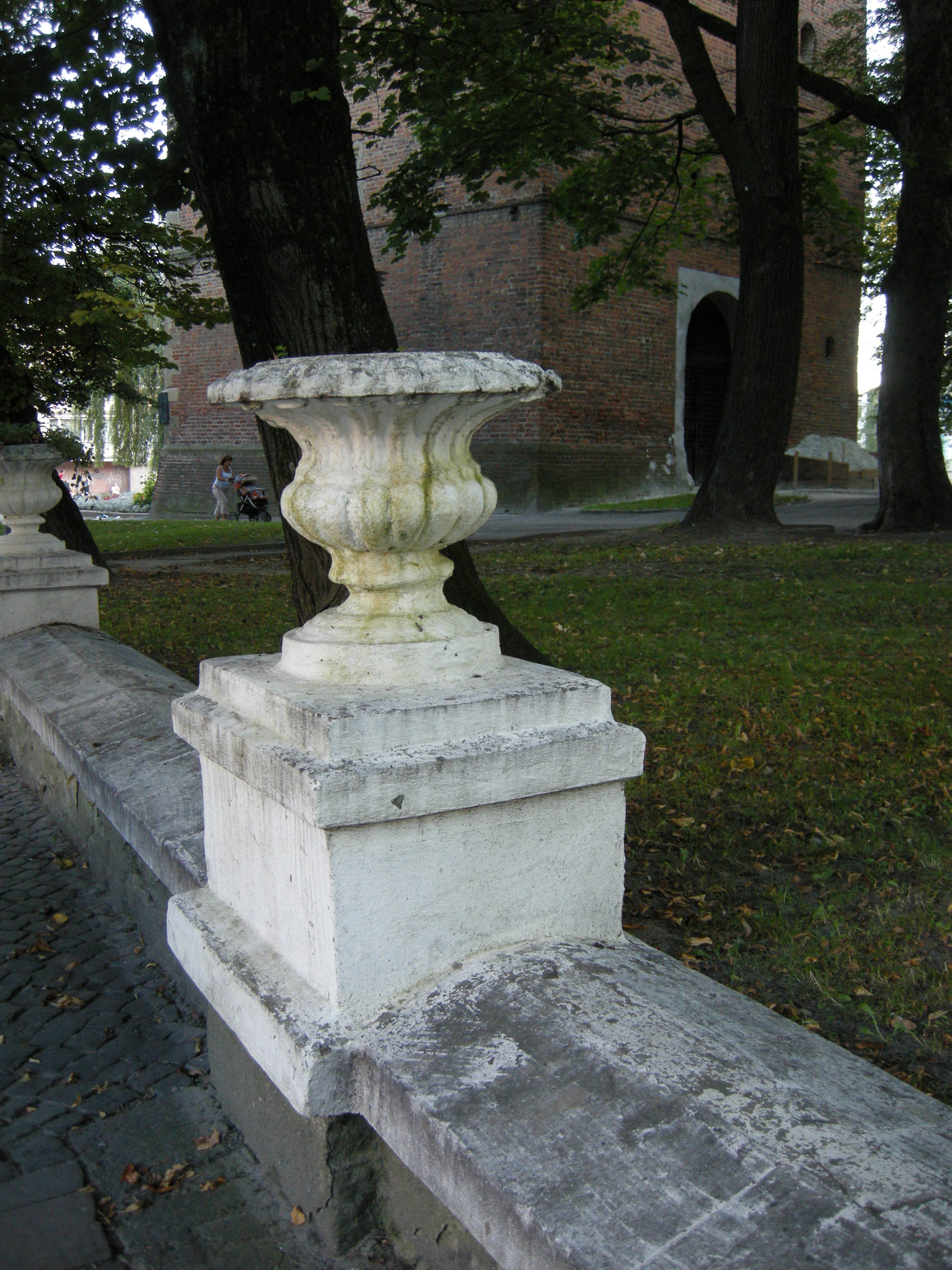 Poemas del río Wang: Drohobycz and the world